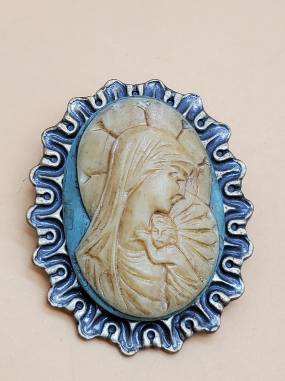 Vintage baby jesus brooch - Gem