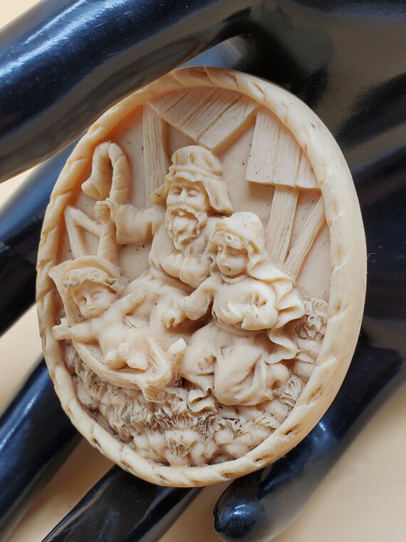 vintage House of Lloyd Christmas Nativity brooch - Gem