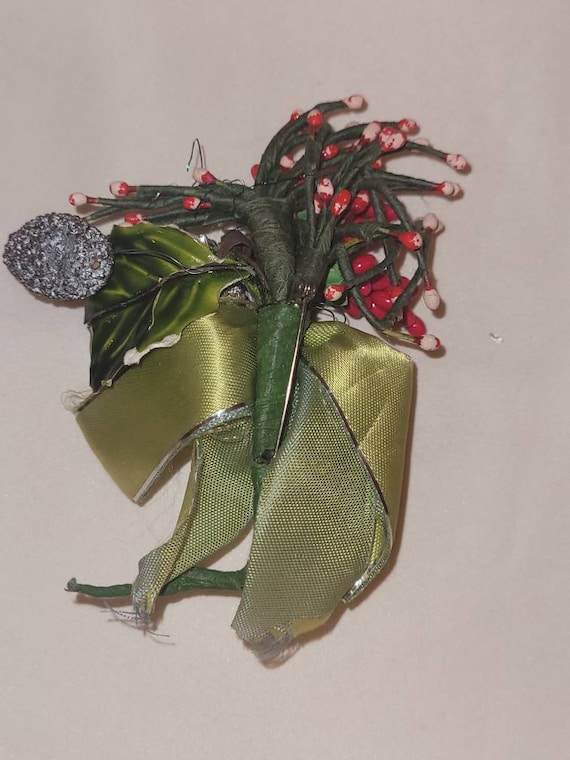 1950s christmas corsage - Gem