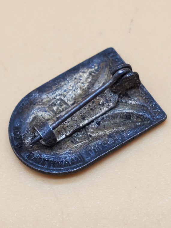 Vintage WW11 ships for victory award pin - Gem