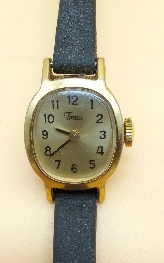 1980s Woman's Timex Wrist Watch needs battery FOR REP… - Gem