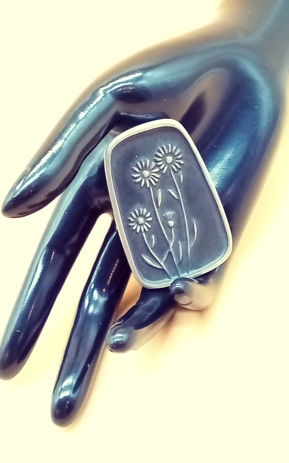 Pewter thistle brooch - Gem