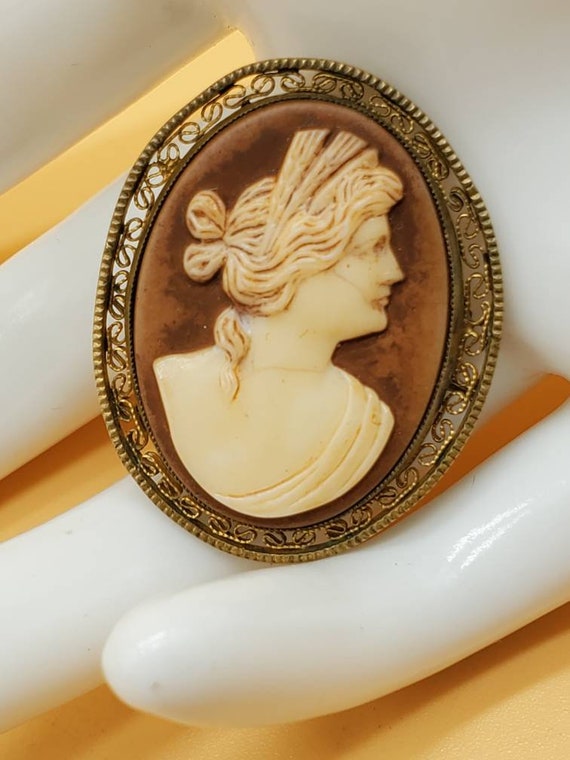 Vintage, antique, filigree brooch - Gem