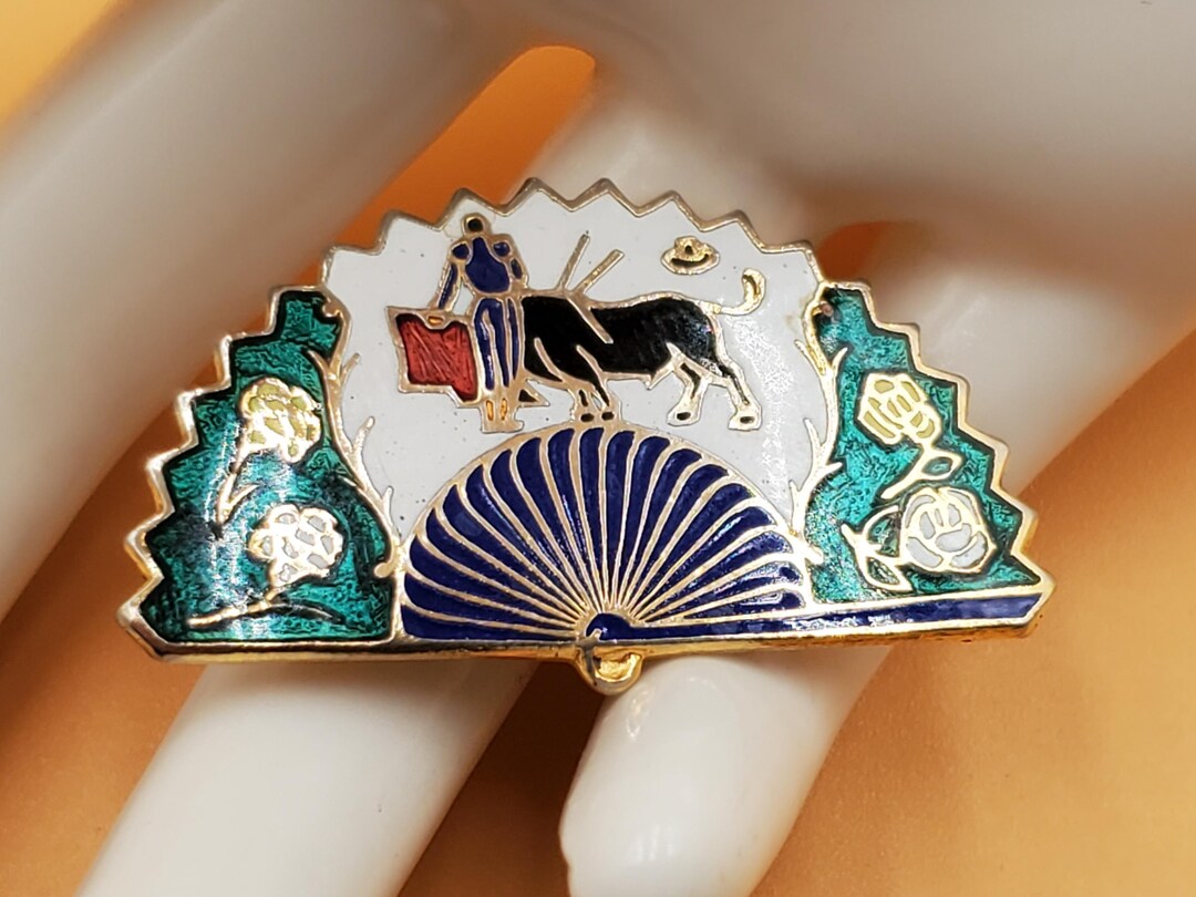 Vintage Enamel Matador Bull Fighter Fan Pin - Etsy