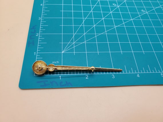 vintage gold tone long staff scepter brooch with clea… - Gem