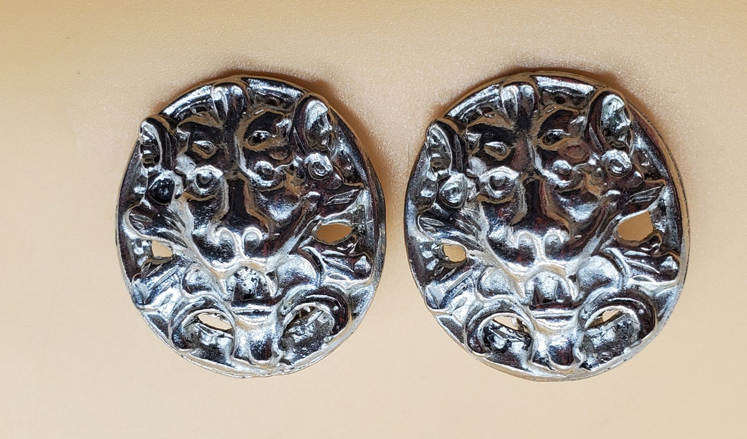 Vintage Heraldic Leaf Scroll Face Disc Clip on Earrings - Etsy