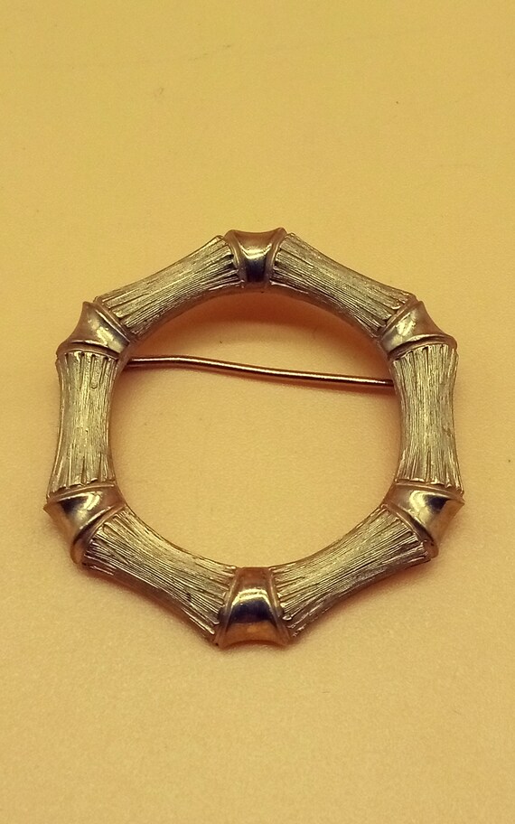 Avon Vintage Brooch.Gold tone, porcelain pink roses.M… - Gem