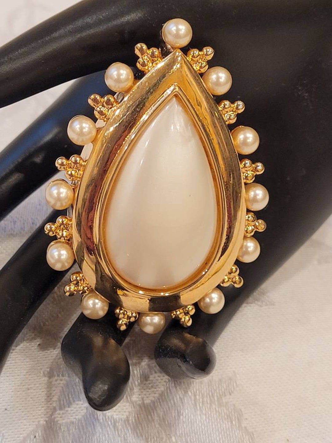 Vintage SMB Sandra Miller Burrows Gold Tone Faux Pearl Brooch Pendant ...