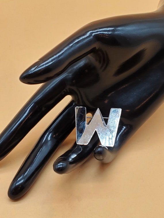 W letter brooch | - Gem