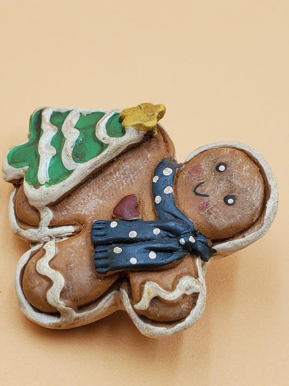 Vintage small Gingerbread man holiday pin - Gem