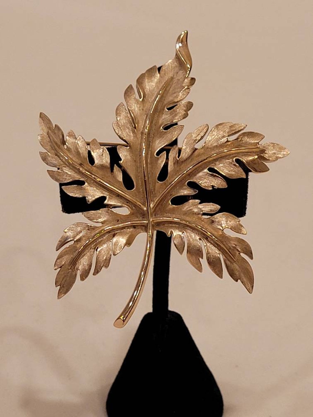 Vintage Crown Trifari Gold Tone Leaf Brooch - Etsy