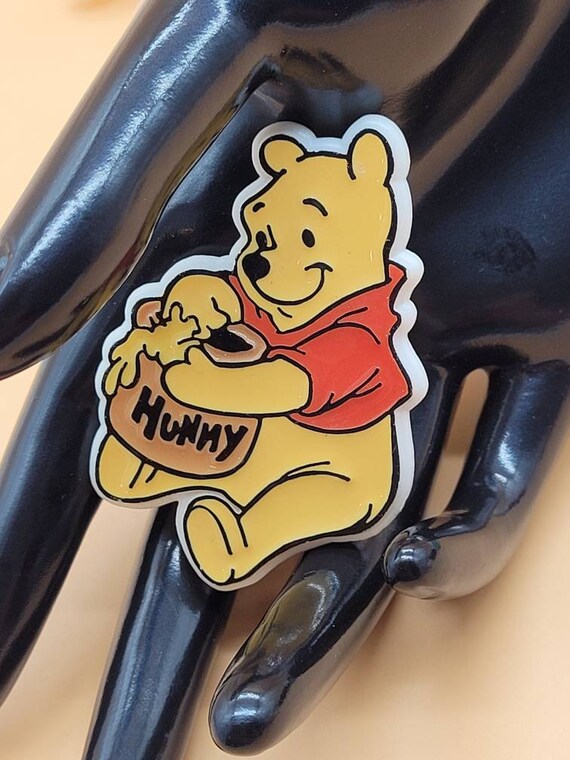 Vintage plastic DisneyWinnie the Pooh pin brooch - Gem