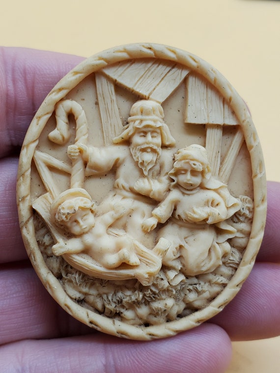 vintage House of Lloyd Christmas Nativity brooch - Gem