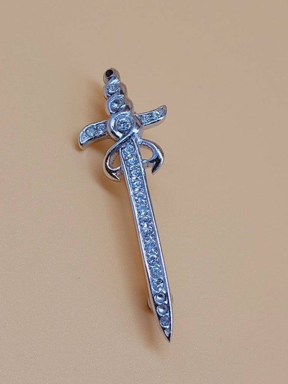 Vintage crown & sword - Gem