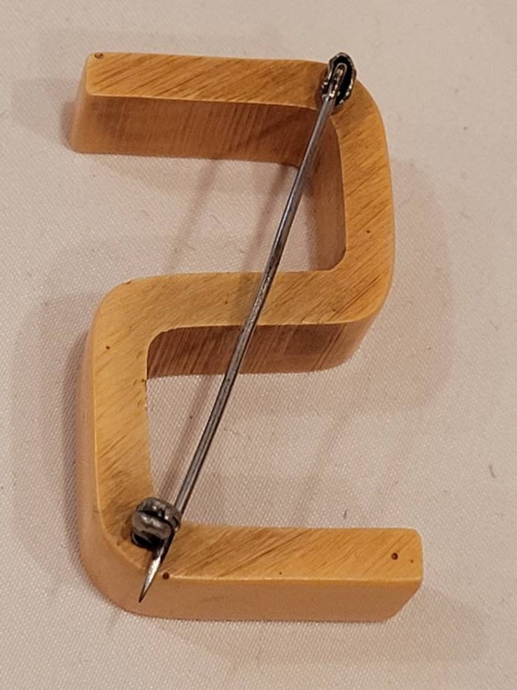 Vintage Bakelite letter S boxy brooch - Gem