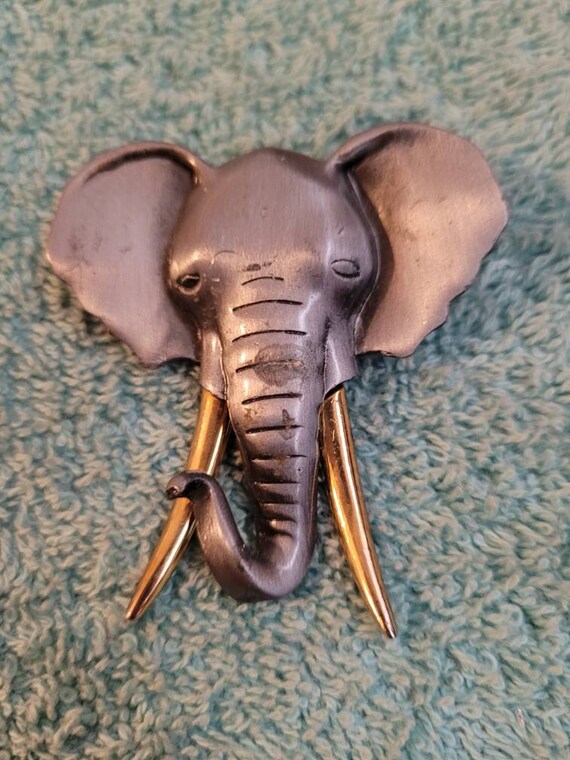 Vintage pewter large elephant - Gem
