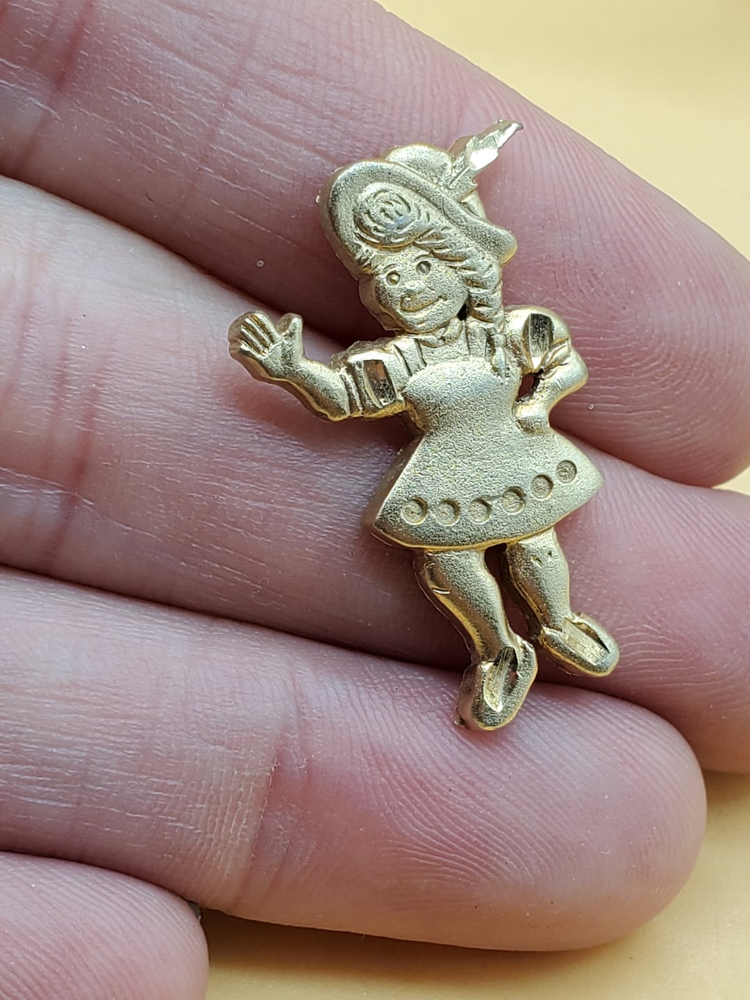 Vintage Etched Gold Tone Dutch Girl Pin - Etsy