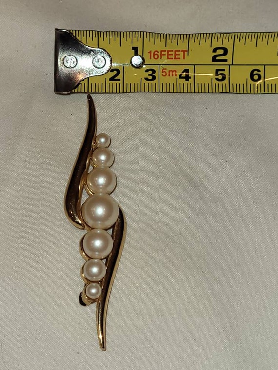 Vintage Monet faux pearl brooch - Gem