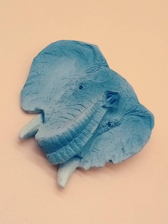 Vintage realistic elephant head brooch - Gem