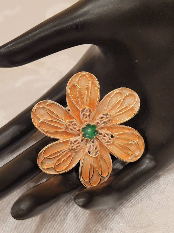 vintage lisner enamel flower - Gem