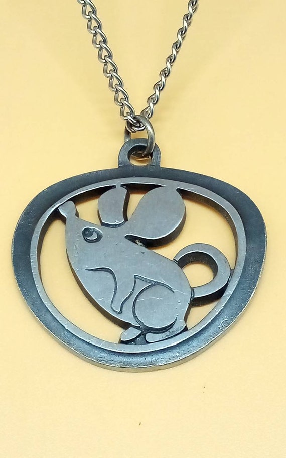 Vintage Sweden Pewter modernist mouse pendant necklace - Gem