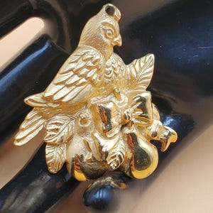 Vintage Robyn Rush 22kgp Patridge in a Pear Tree Brooch - Etsy