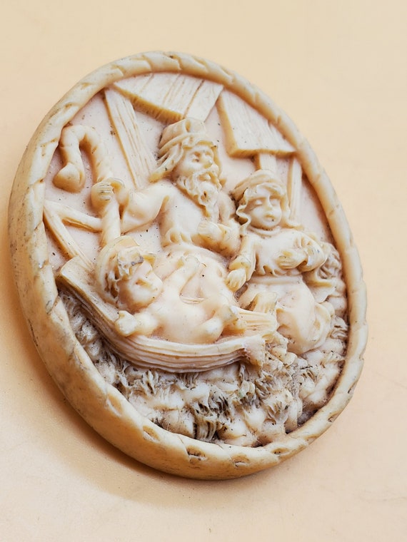 vintage House of Lloyd Christmas Nativity brooch - Gem