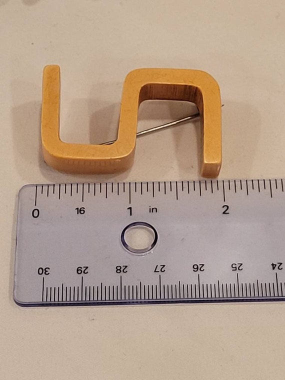 Vintage Bakelite letter S boxy brooch - Gem