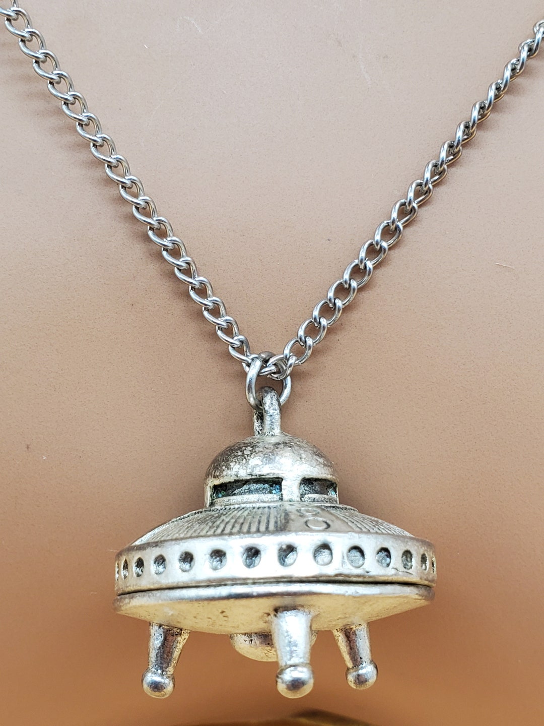 Vintage Pewter Tone Alien UFO Pendant Necklace - Etsy