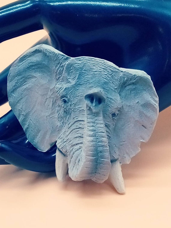 Vintage realistic elephant head brooch - Gem