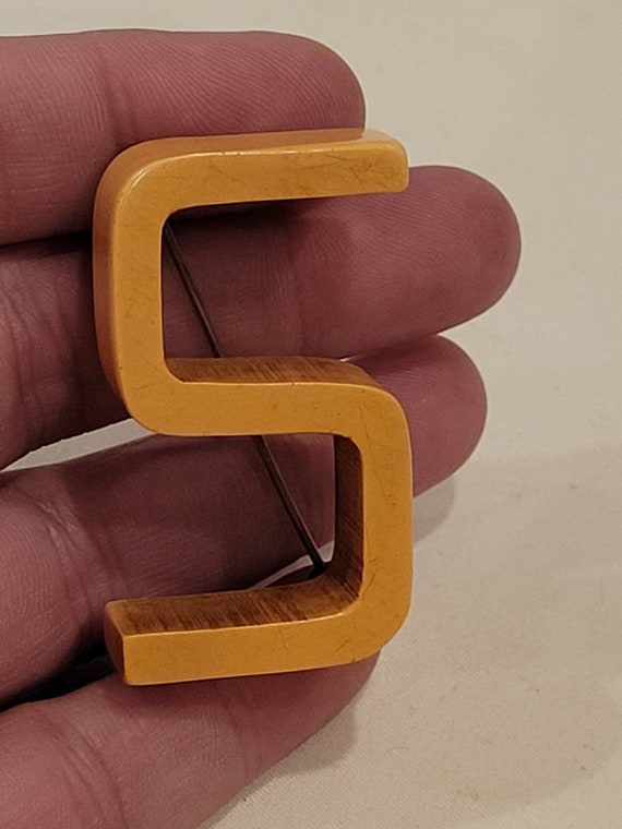 Vintage Bakelite letter S boxy brooch - Gem