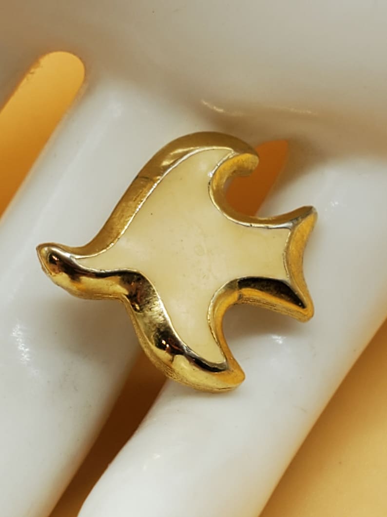 Vintage Cream Enamel Dove Lapel Pin - Etsy