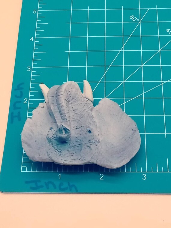 Vintage realistic elephant head brooch - Gem