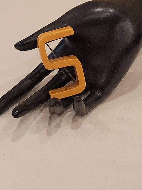 Vintage Bakelite letter S boxy brooch - Gem