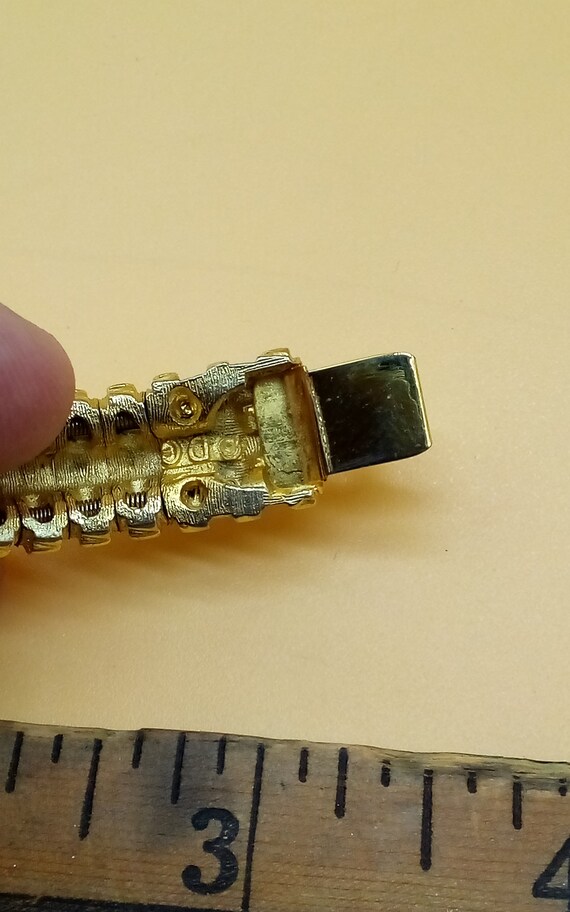 Vintage DG stamped gold tone stretch bracelet - Gem