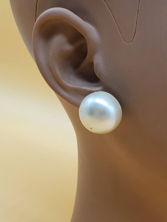 Vintage Erwin Pearl faux button pearl clip on earrings - Gem