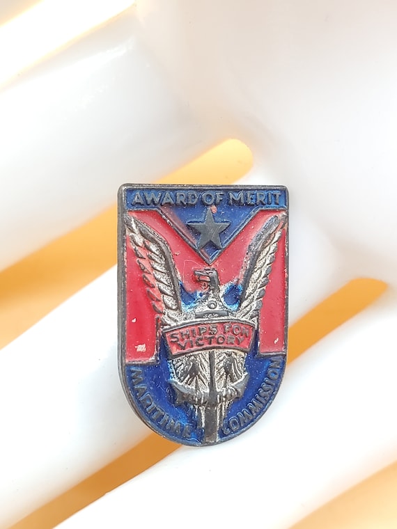 Vintage WW11 ships for victory award pin - Gem