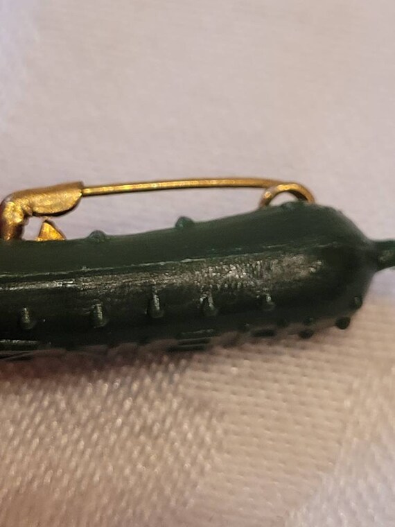 Vintage Heinz plastic pickle pin - Gem
