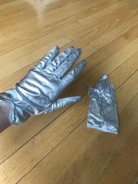 Vintage Soft Metallic Silver Nylon Event / Driving Gl… - Gem