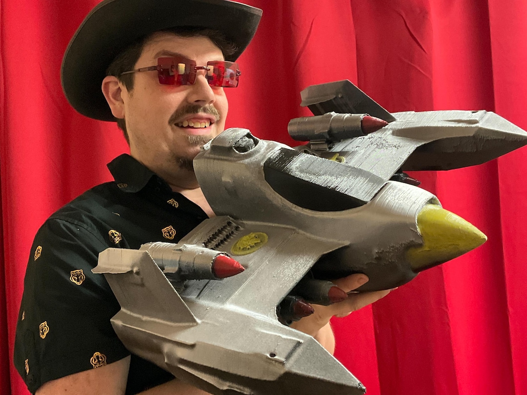 Retro Space Fighter Wall Mount – 80s Sci-fi Decor – Custom Starship ...
