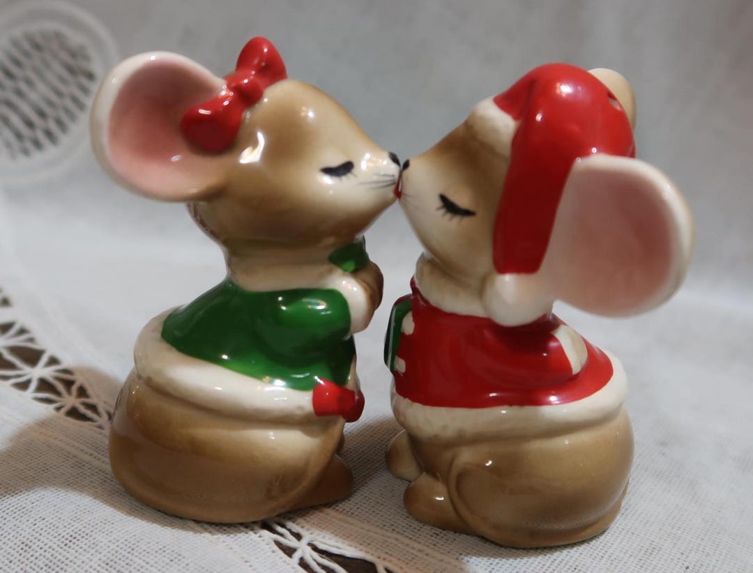 Kissing Vintage Mice Josef Originals Salt Pepper Shakers Green Coat Red ...