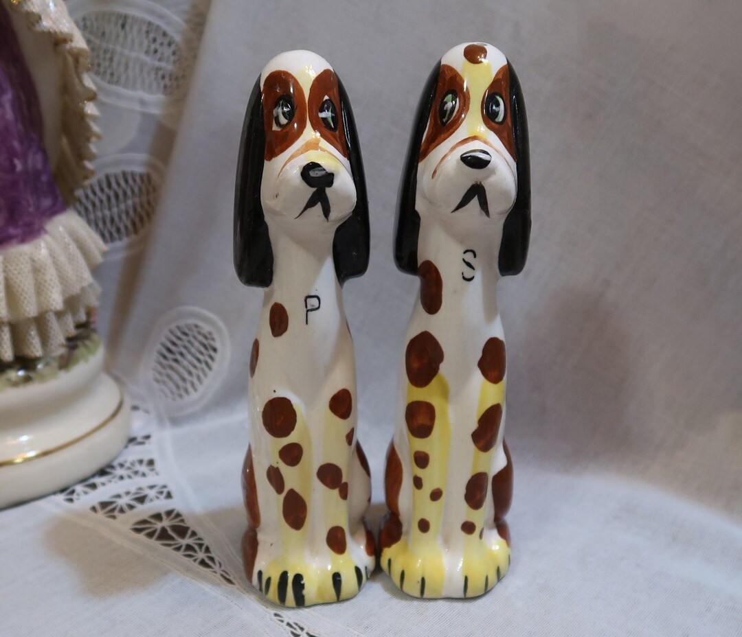 Cute Vintage Commodore Brown White Hound Dog Salt & Pepper Set Green ...