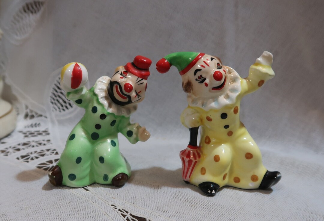 Circus Clowns Vintage PY Salt & Pepper Shakers Yellow Green Outfits Red Green Hats Green Red ...