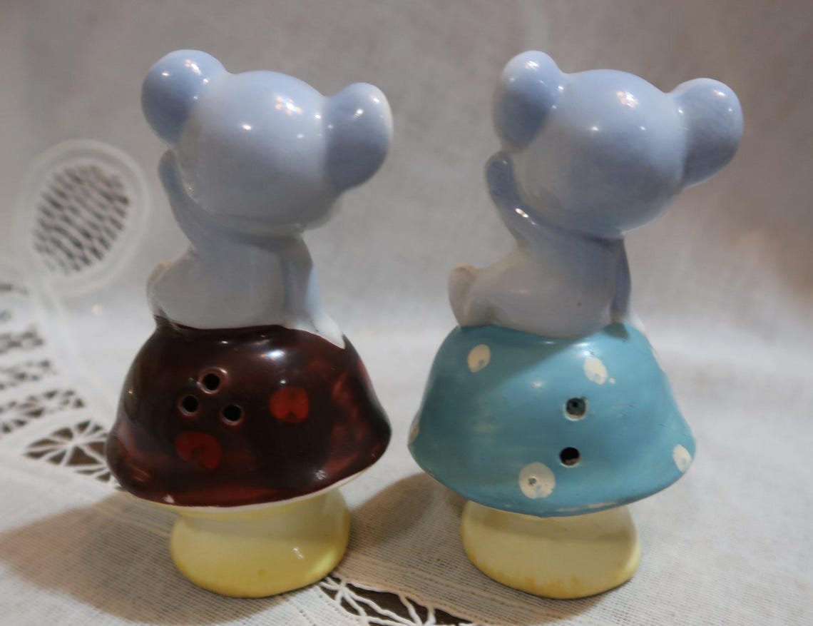 Enesco Vintage Darling Mice on Mushrooms Salt & Pepper Blue White Pink ...