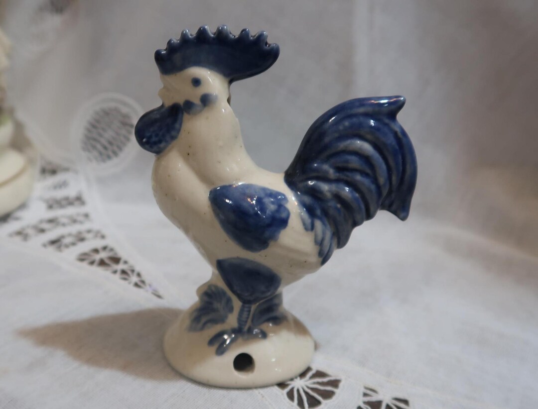 Vintage Speckled Cream Rooster Pie Bird Vent Embossed Tail Cobalt Blue ...
