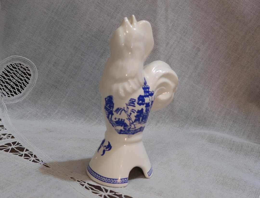 Elegant Vintage Crowing Rooster Pie Bird Vent White Blue Willow ...