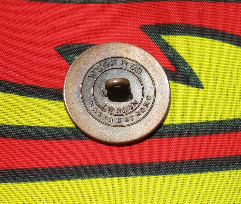 Antique Livery Button of an Arm or Hand Holding a Fleur De Lys [wyon ...