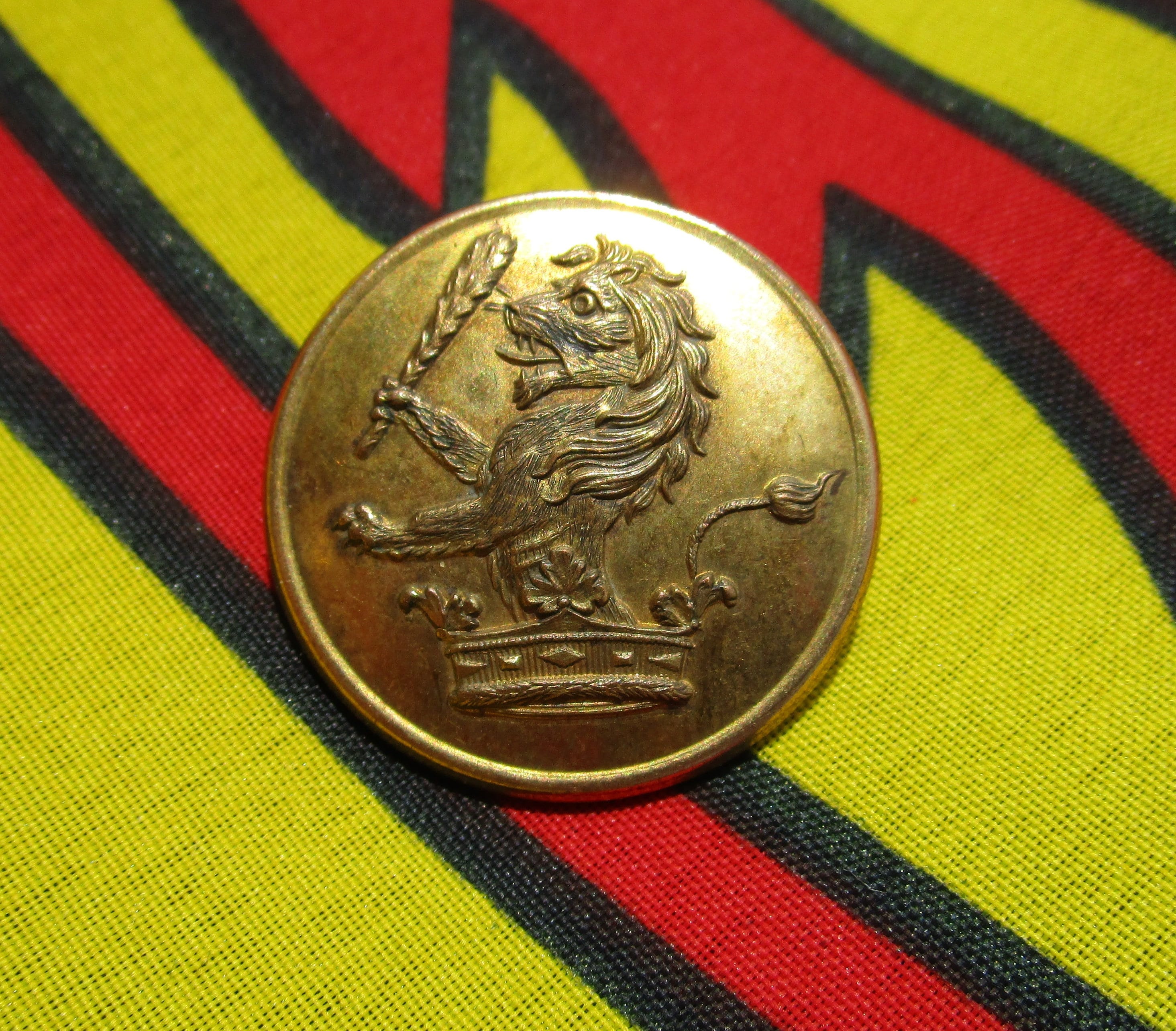 Antique Livery Button of a Lion Holding a Club or Ragged Staff - Etsy UK