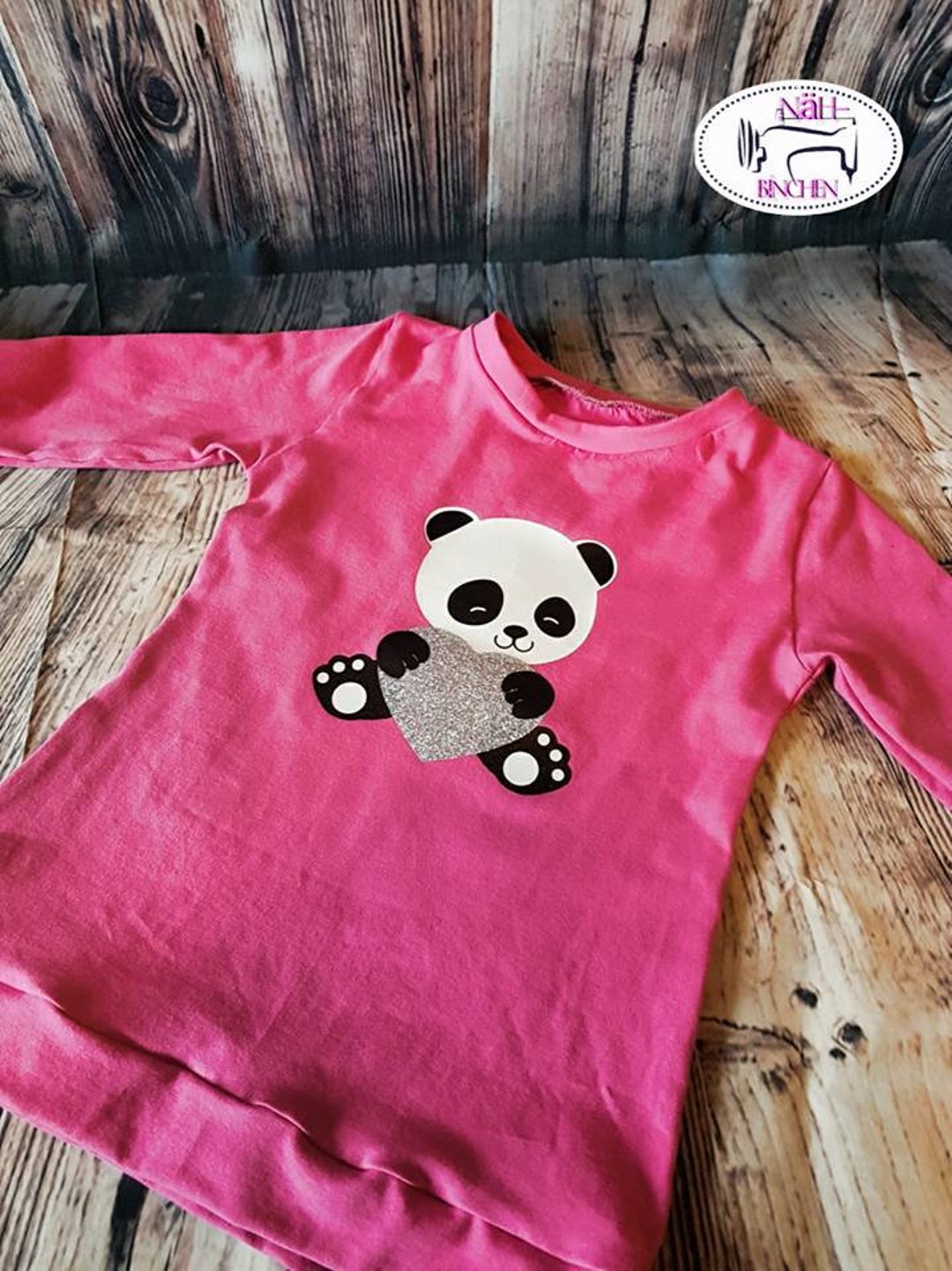 Plotterdatei Panda hält Herz mehrfarbig - Etsy.de