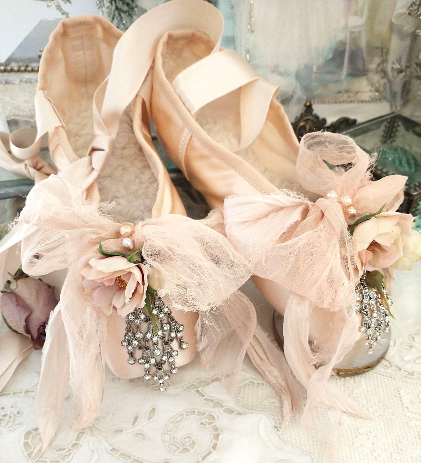 Satin Ballet Ballerina Pointe Toe Shoes Slippers Decorated Display Pale ...